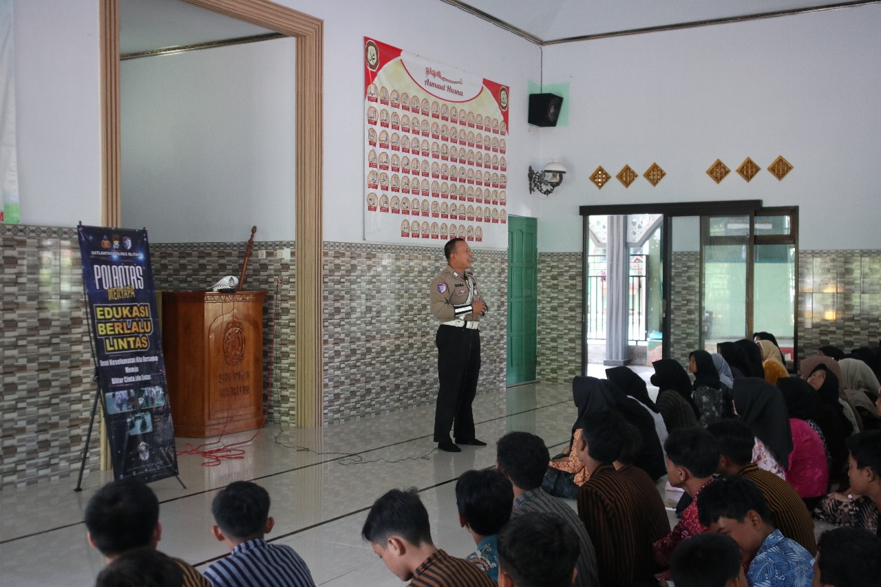Polres Blitar Lakukan Sosialisasi Anti-Bullying di SMPN 1 Garum – Megapos